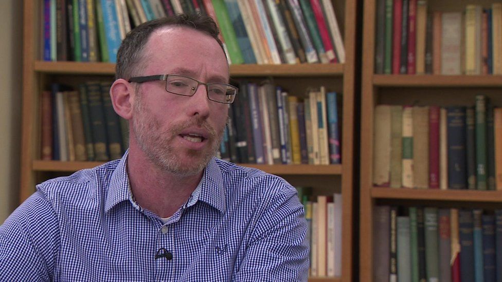 Rhybudd i fod yn wyliadwrus am 'syniadaeth asgell dde eithafol' - BBC ...