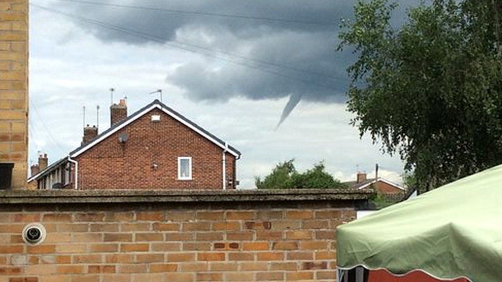 'Surprising' funnel cloud over South Yorkshire - BBC News