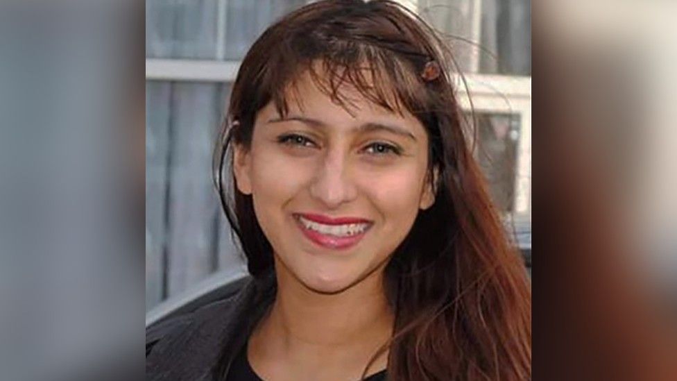 Milton Keynes man who stabbed wife 18 times guilty of murder - BBC News