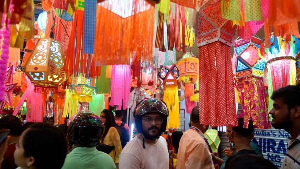 Diwali celebrations around the world - BBC Newsround