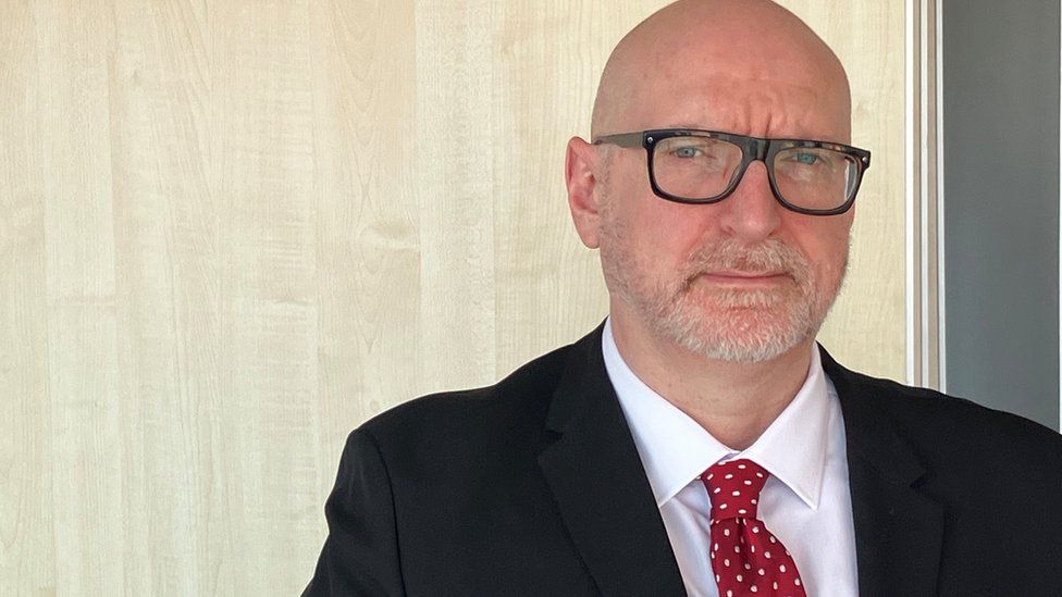 Families accept damages over Nottingham NHS endoscopy deaths - BBC News