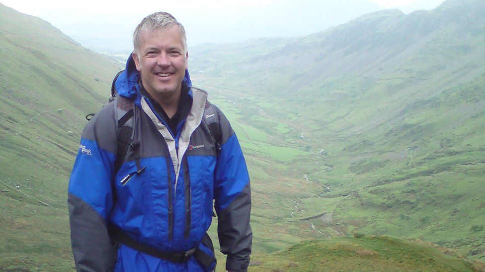 Snow in Wales: Remembering 1981's white Christmas - BBC News