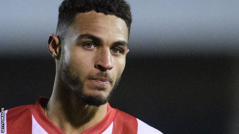 Max Melbourne: Morecambe sign ex-Lincoln City defender - BBC Sport
