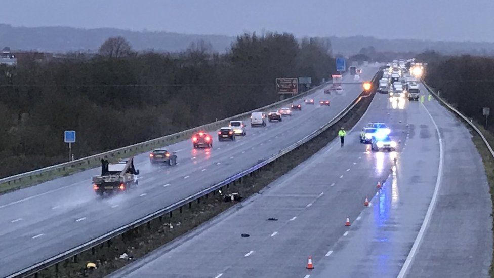 Serious crashes force M5 closures in Devon and Somerset - BBC News
