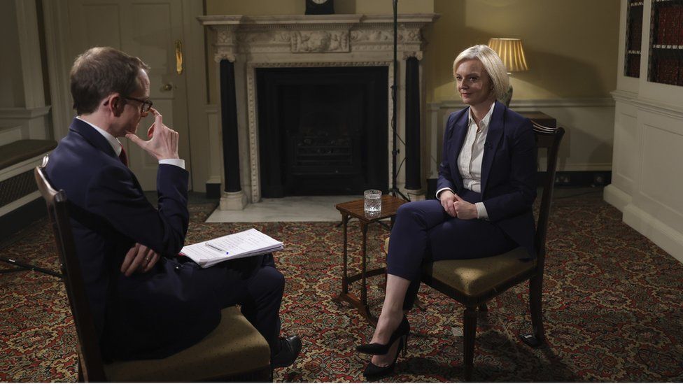 What it’s like interviewing the prime minister - BBC News