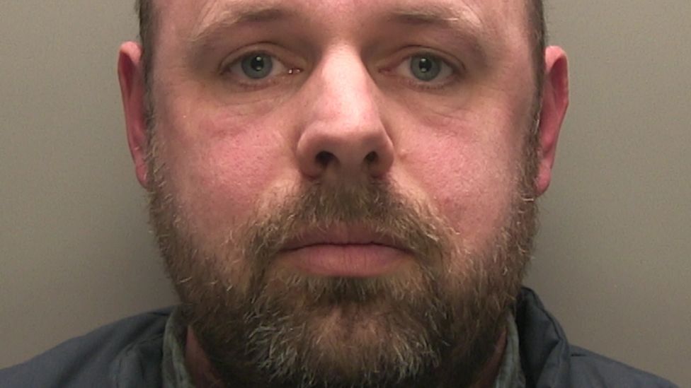 Tesco blackmail plot: Nigel Wright jailed for 14 years - BBC News