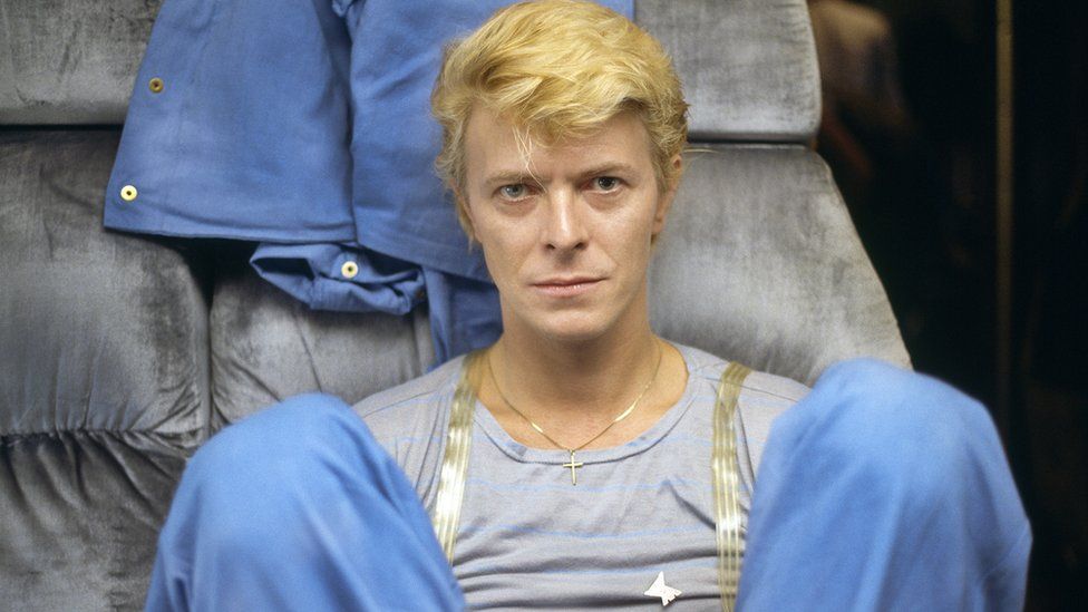 David Bowie: New photographs of singer released for tour - BBC News