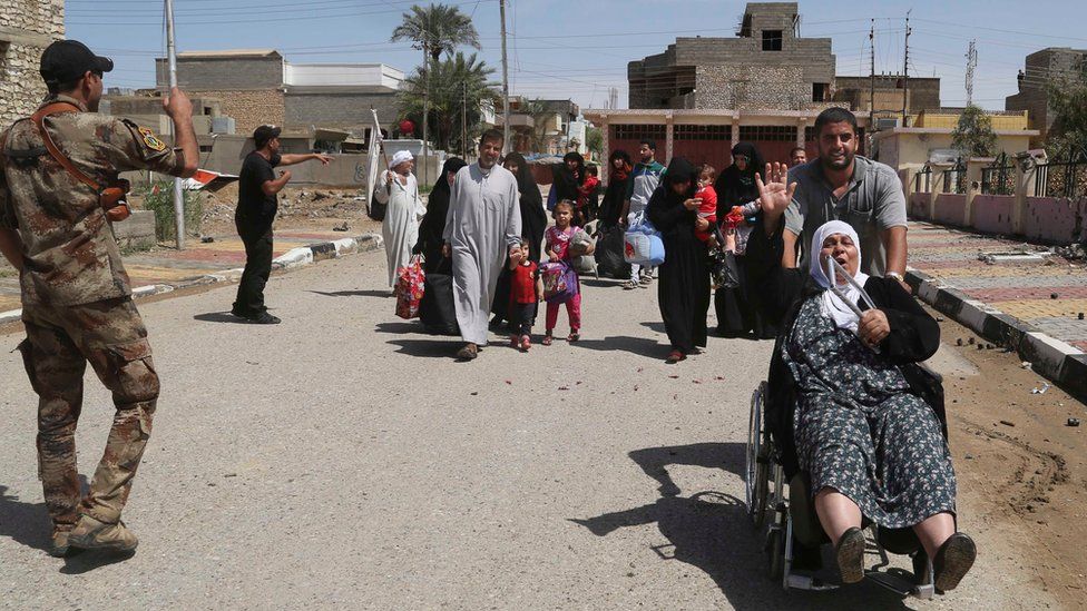 Iraqi forces 'recapture IS-held town of Hit' - BBC News