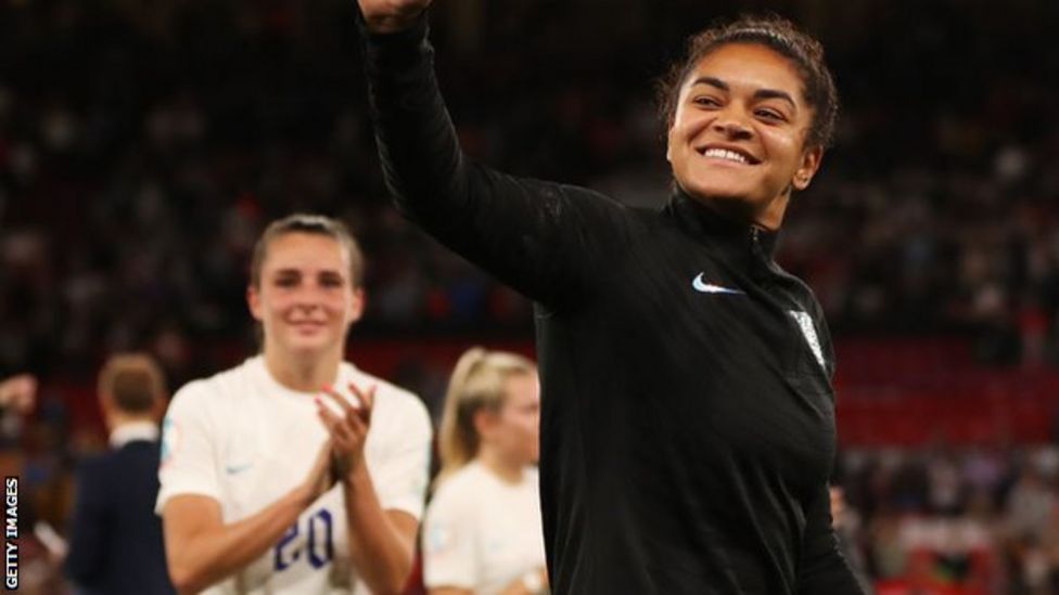 Euro 2022: England defender Jess Carter embraces role in Euros squad ...
