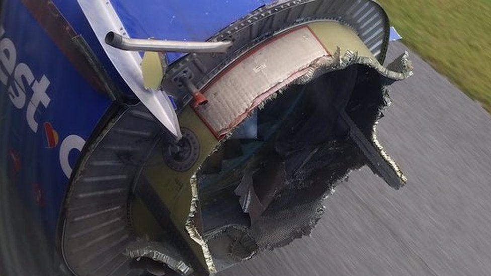 Passengers post pictures of plane's engine 'blown apart' - BBC News