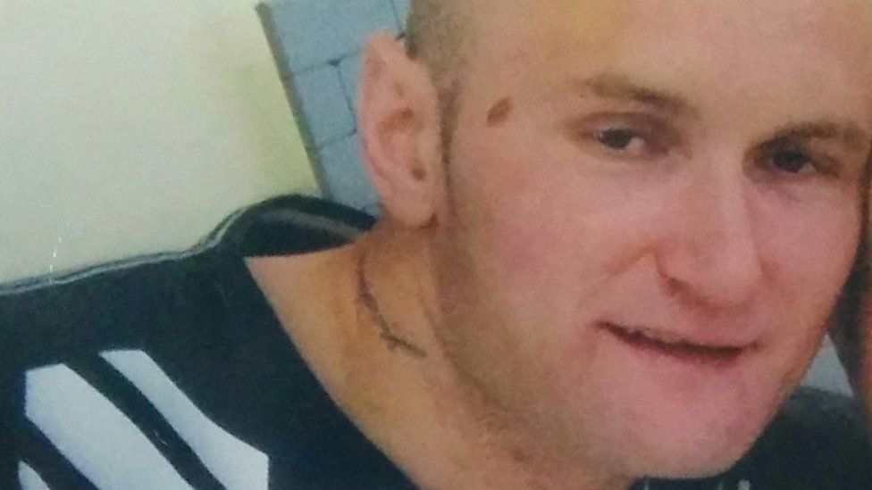 Mark Kincaid: Convicted murderer's lawyer appeals for witnesses - BBC News