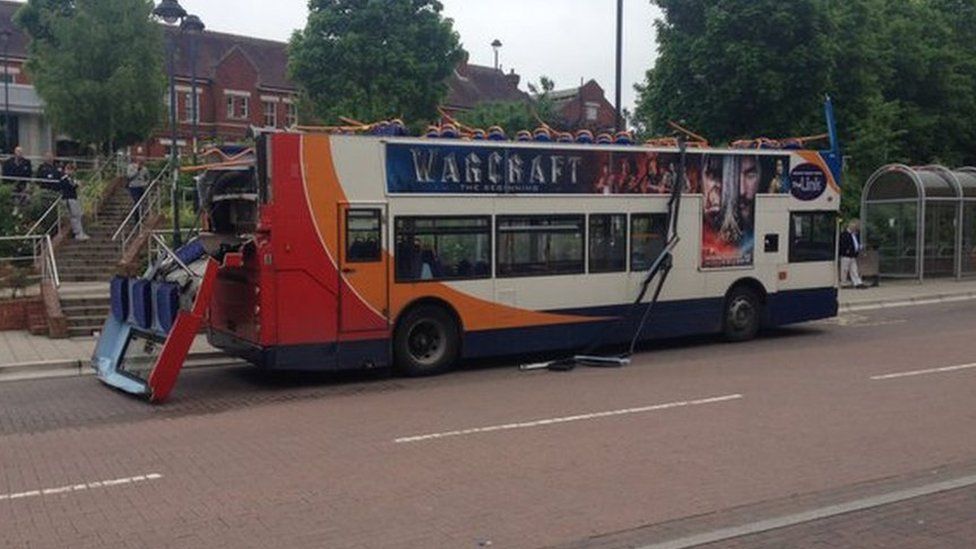 Bus loses roof in Basingstoke bridge crash - BBC News