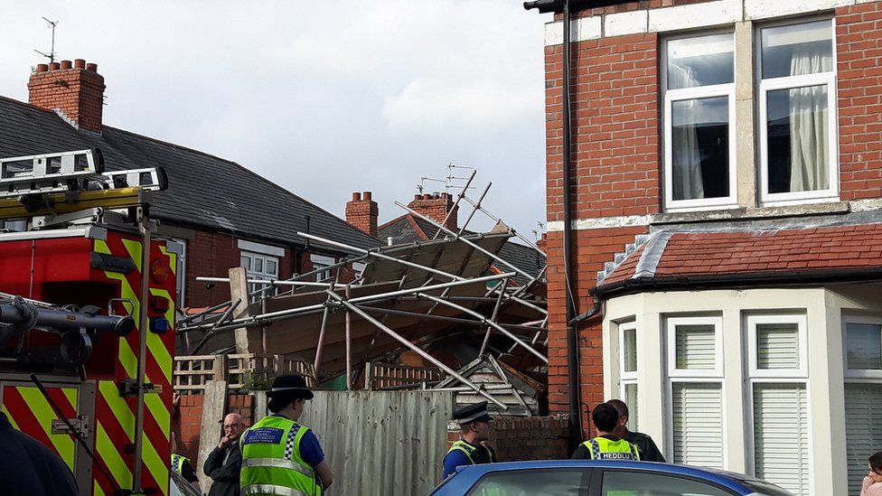 Injury after scaffolding collapsed at Canton, Cardiff - BBC News