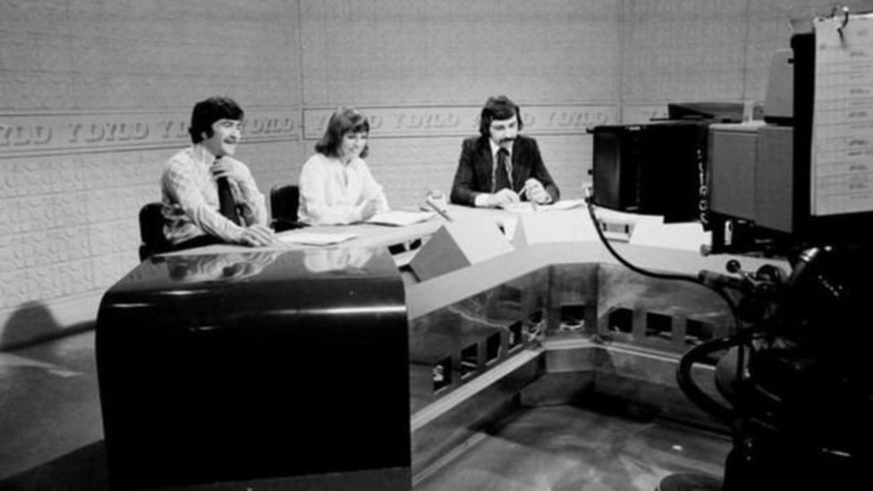 Yr ifanc a ŵyr? Elinor Jones a Heledd Cynwal - BBC Cymru Fyw