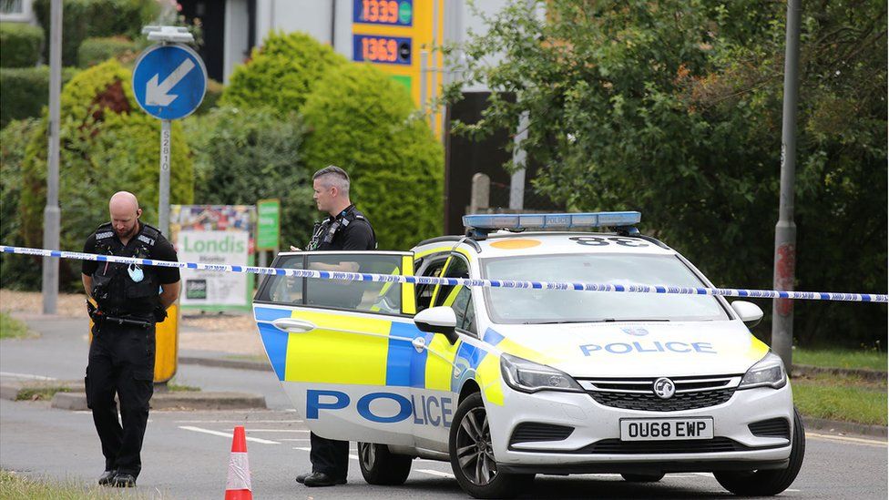 High Wycombe: Five jailed over death of man found in street - BBC News