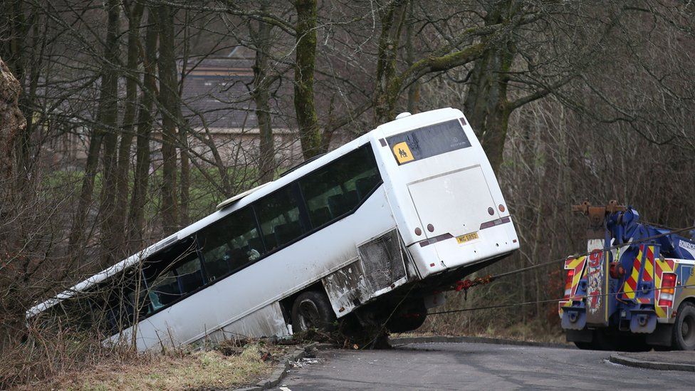 Bus crash leaves 22 school children in hospital - BBC News
