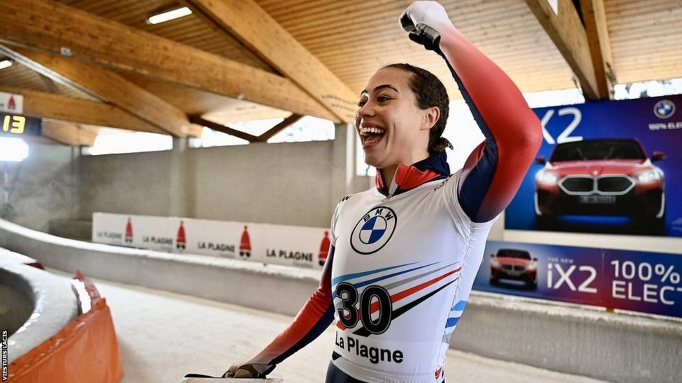 Tabby Stoecker wins Skeleton World Cup gold on second start - BBC Sport