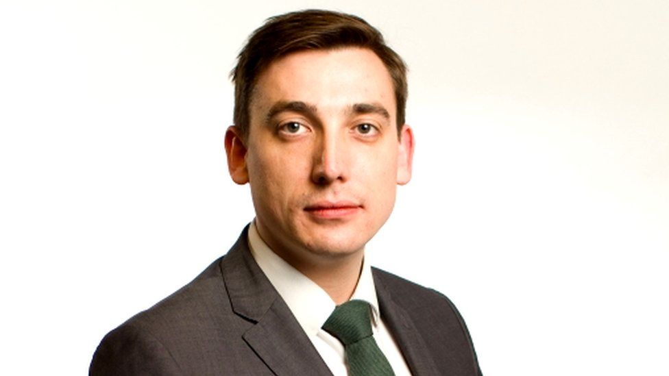 Luton sex trade: MP aims to make paying for sex a crime - BBC News