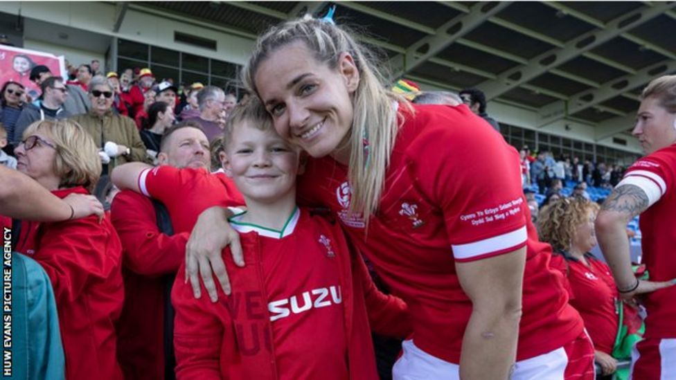 Kerin Lake: Wales centre fulfils World Cup dream at third attempt - BBC ...