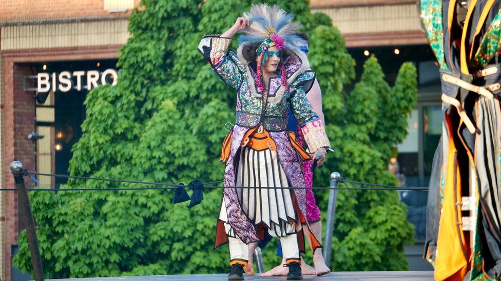 Coventry City of Culture: Aerial acrobatic show wows the crowds - BBC News