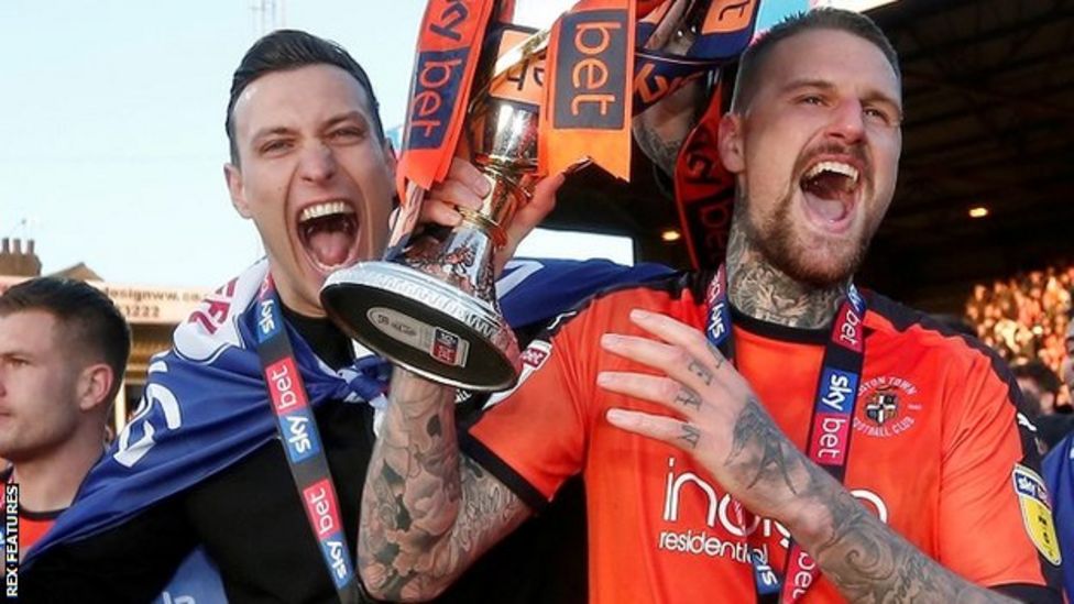 Marek Stech: Luton Town goalkeeper among five players released by Championship club - BBC Sport
