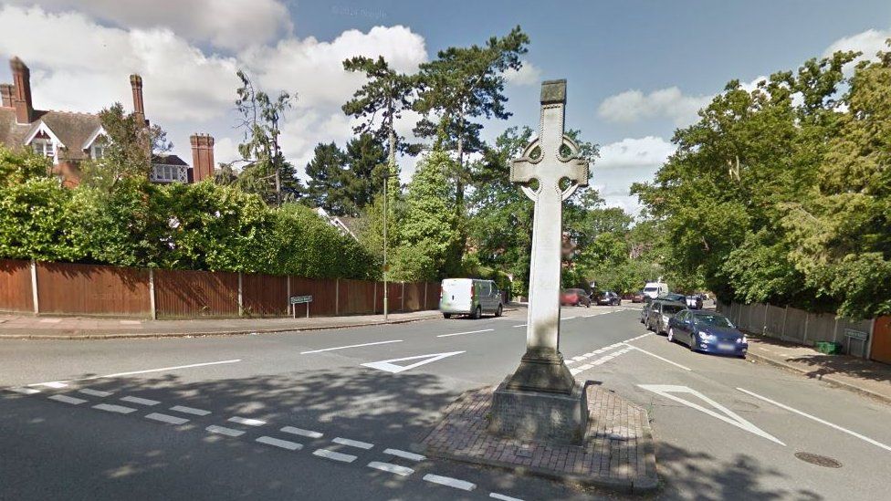 Woman injured in Bromley war memorial car crash - BBC News