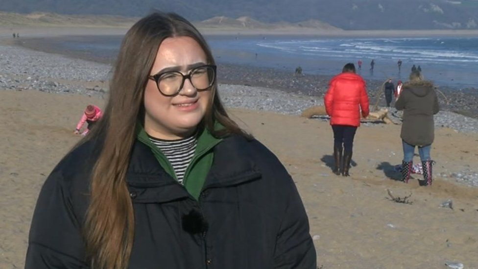 Mwy o dirlithriadau yn bosib ar Benrhyn Gŵyr - BBC Cymru Fyw