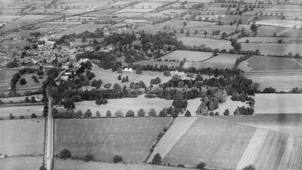 Historic England photographs show changes in Leicester and Rutland ...