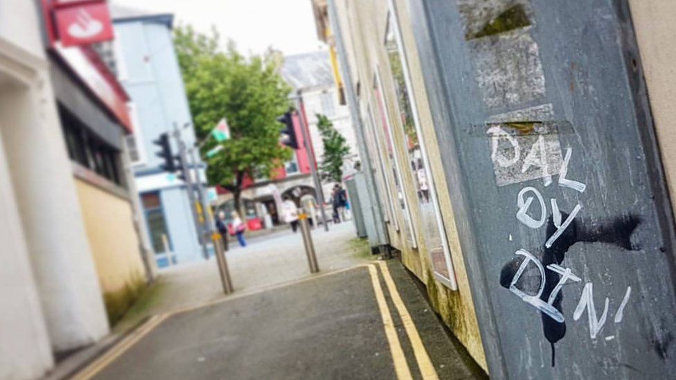 Graffiti Cymraeg - BBC Cymru Fyw