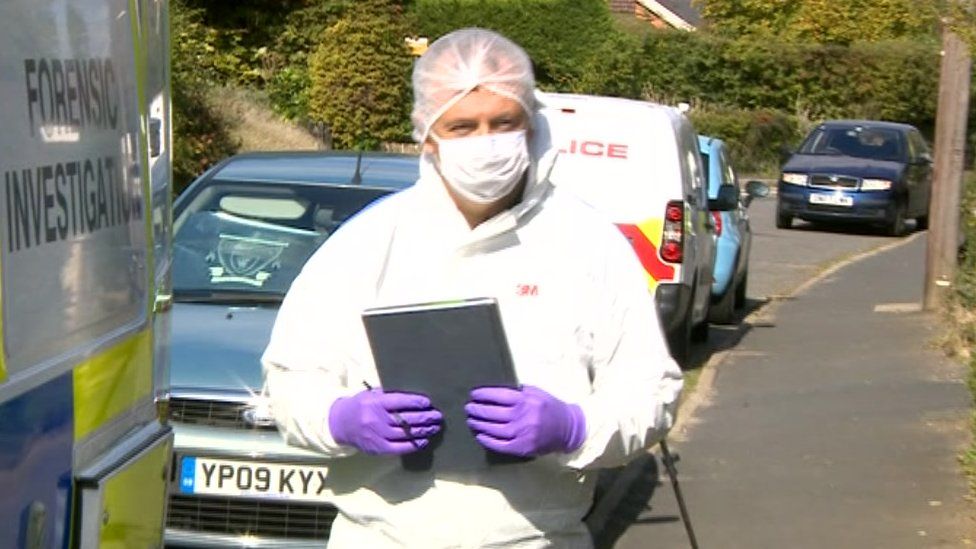 Double murder probe after two women die in Hadlow - BBC News