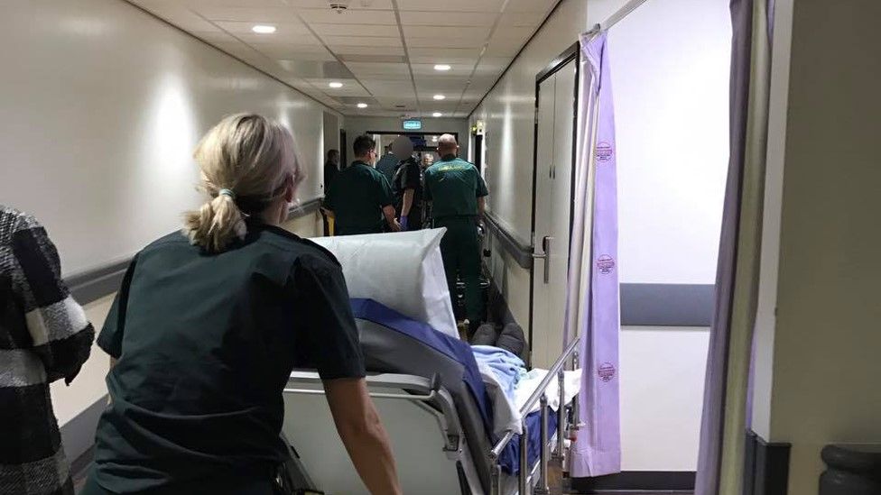 'Twenty ambulance staff' queue for hours in A&E corridor - BBC News