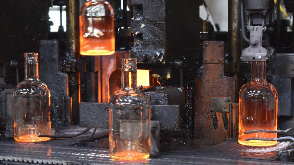 Why there's a revolution on the way in glass making - BBC News