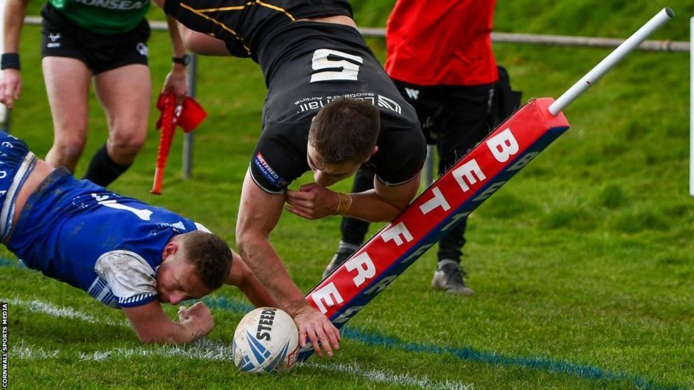 Harry Aaronson: Cornwall winger signs new two-year deal - BBC Sport