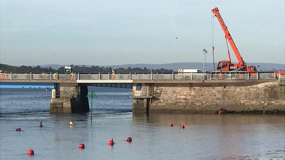 Teignmouth bridge closed after defect found - BBC News