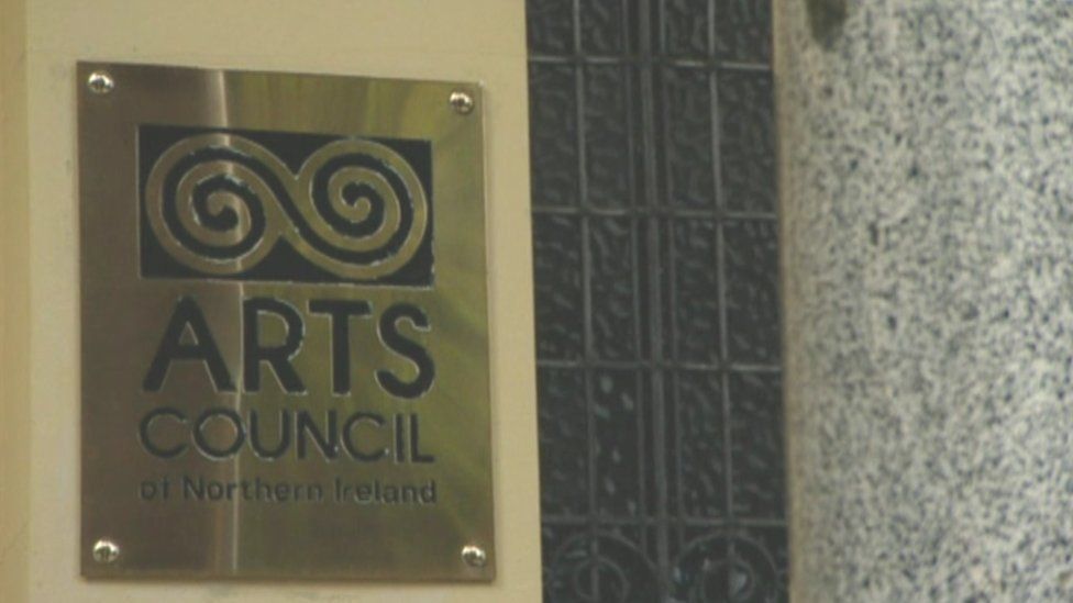 Arts Council of Northern Ireland 'expecting 6% budget cut' - BBC News