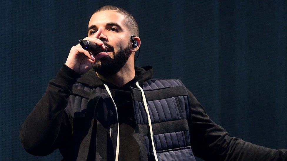 Drake knocked off number one spot by Justin Bieber - BBC Newsround