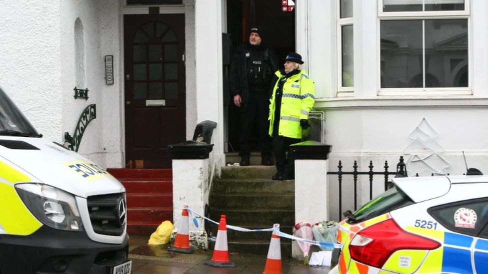 Man cleared of Ryde body in shower murder - BBC News