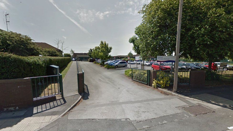 Doncaster primary school investigates pupil's walkout - BBC News