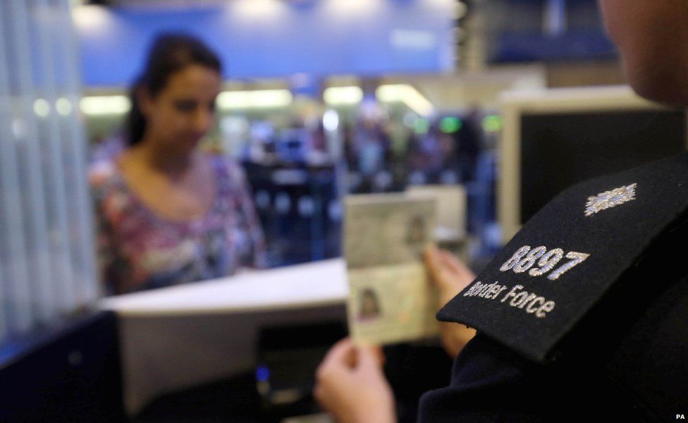 How border guards are trained to spot potential FGM victims - BBC News