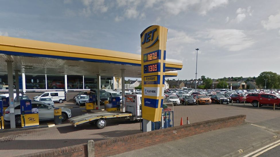 Man charged after raids on two shops in Motherwell street - BBC News