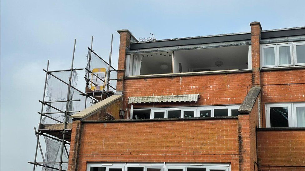 Exeter WW2 bomb: Students to return in 'coming days' - BBC News