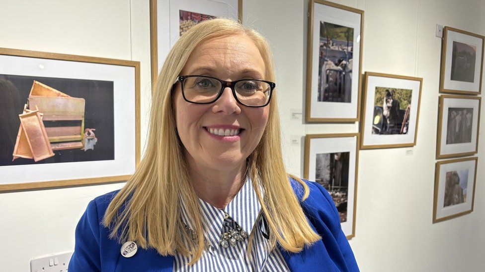 'Brwdfrydedd' dramâu ffermwyr ifanc yn cynnig gobaith - BBC Cymru Fyw