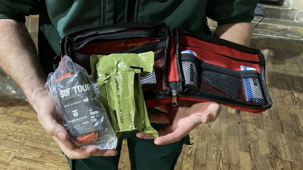 Kettering: Knife crime charity's bid to save lives - BBC News