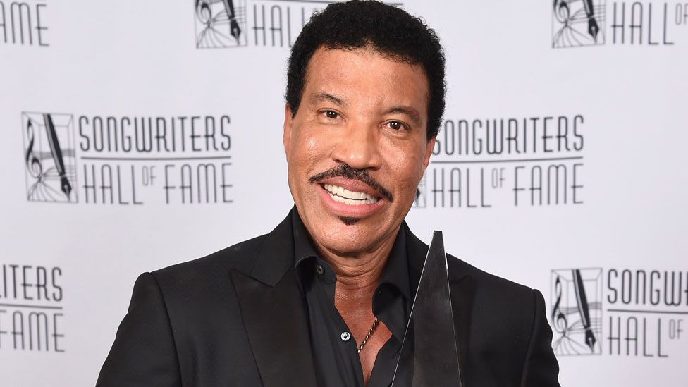 Richie gets top Hall of Fame honour - BBC News