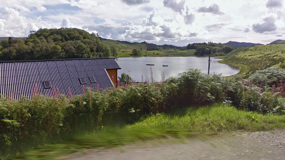 Man missing after getting on boat at Loch Awe - BBC News