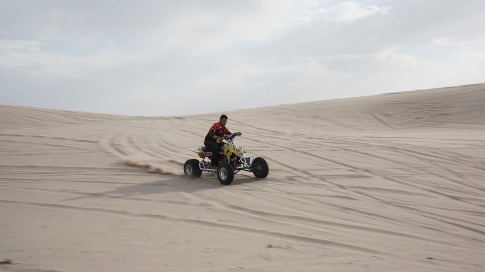 Samalayuca dunes: From no-go area to hot destination - BBC News