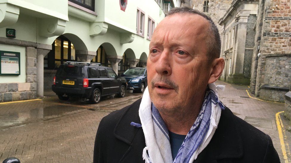 Plaid Cymru yn gwahardd cynghorydd am sylwadau Covid - BBC Cymru Fyw