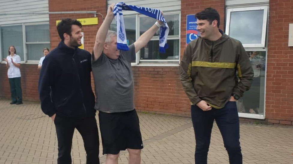 Coronavirus: Merseyside patient returns home after seven weeks - BBC News