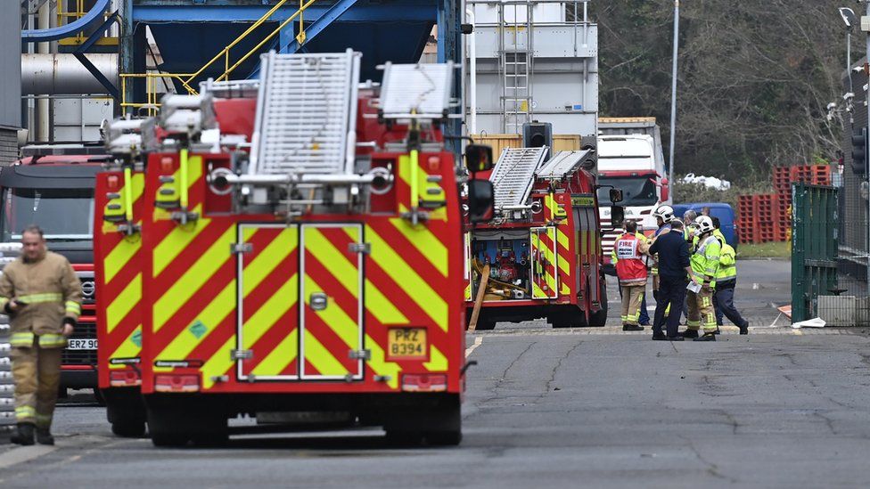 Dunmurry: Firefighters tackling silo fire in industrial estate - BBC News