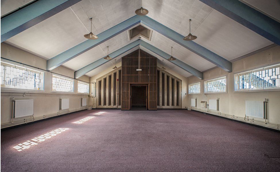 Blundeston Prison: Inside Reggie Kray's old prison cell - BBC News